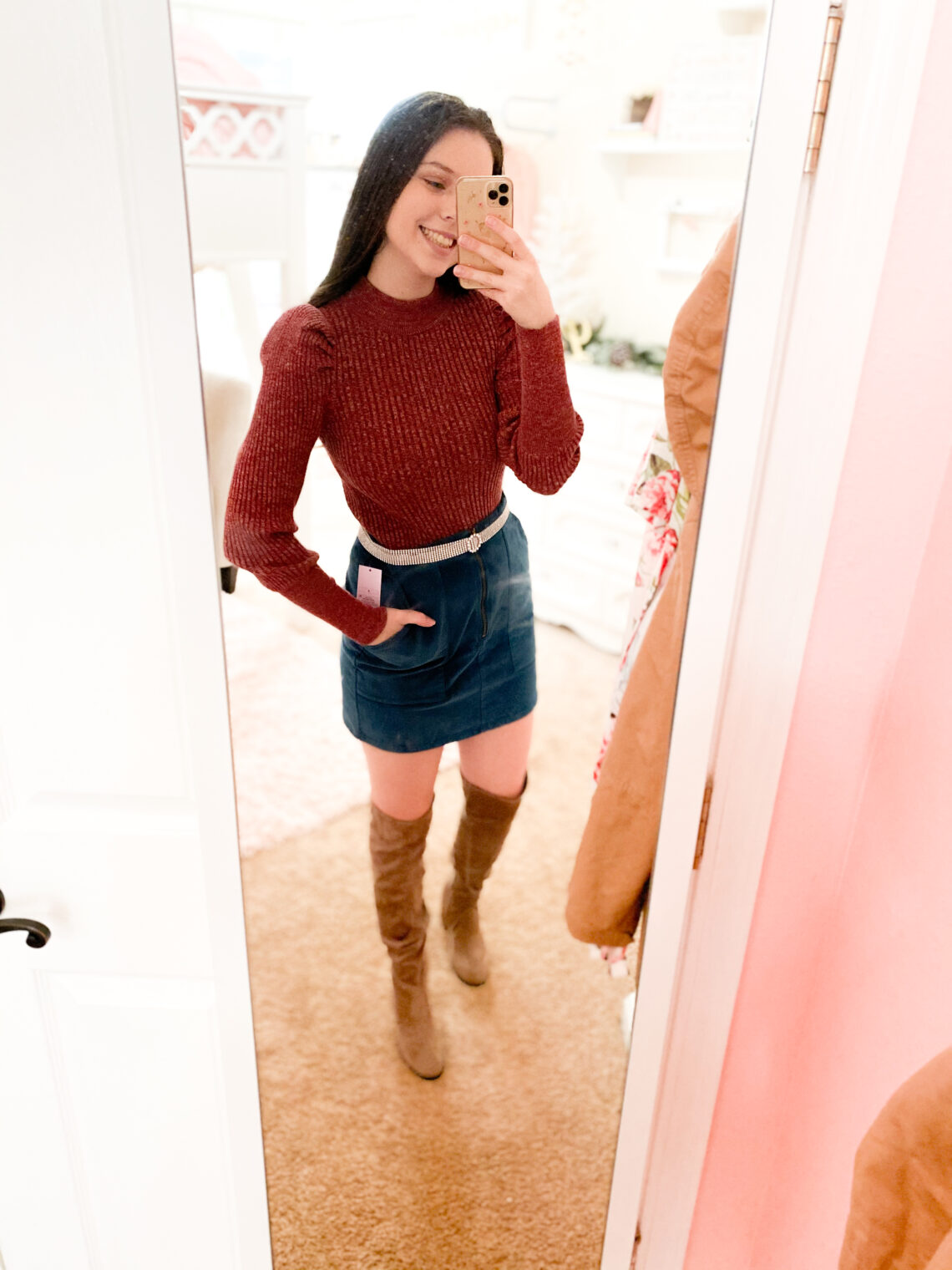 9 Classy & Easy Christmas Outfit Ideas For Women