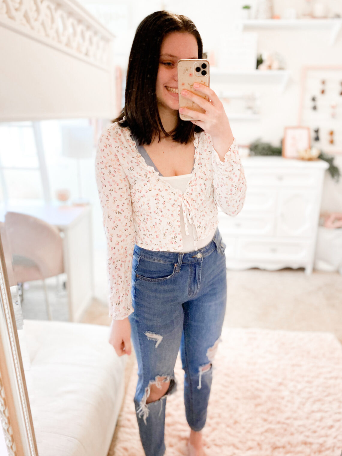 How To Style Jeans In An Effortlessly Cute Way